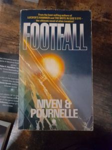 BOOK REVIEW: Footfall, by Larry Niven & Jerry Pournelle – At Boundary's ...